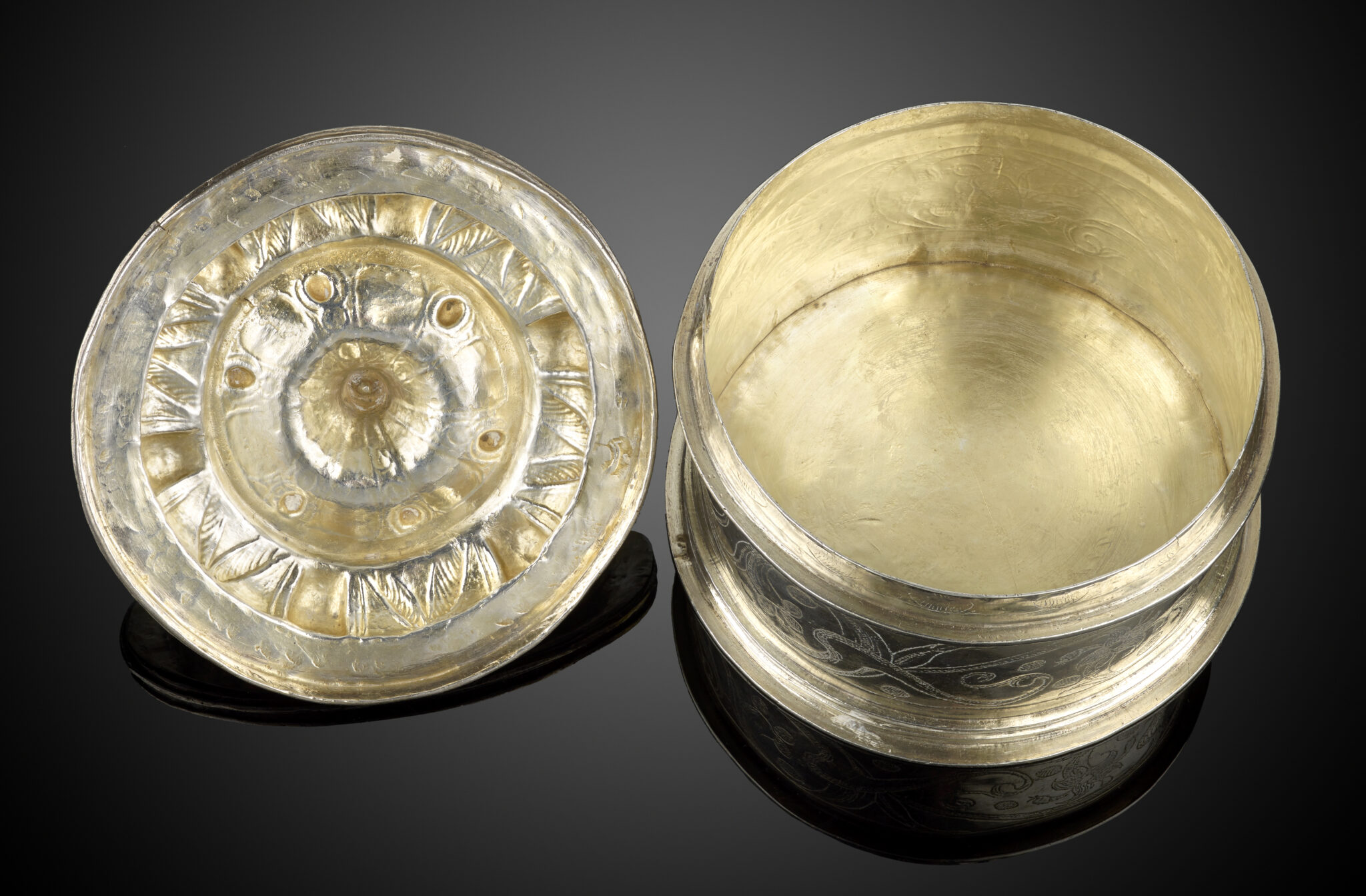 A Fine and Very Rare Renaissance Spanish Colonial Silver Gilt Pyx ...